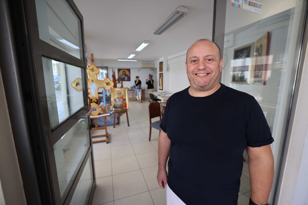 Making holy art in Crete 🇬🇷 - Ithacabound.com